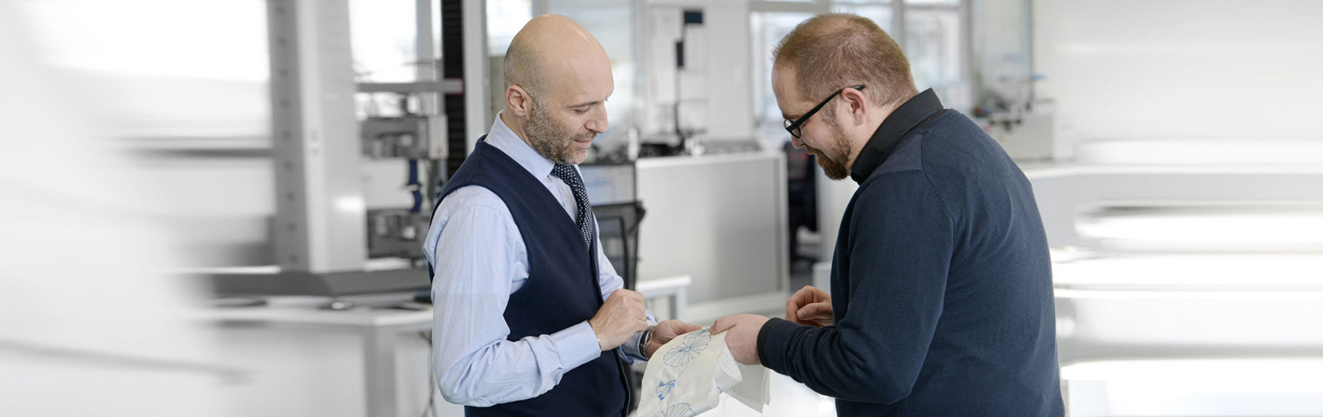 AMANN集团。高级缝纫线和智能纱线。